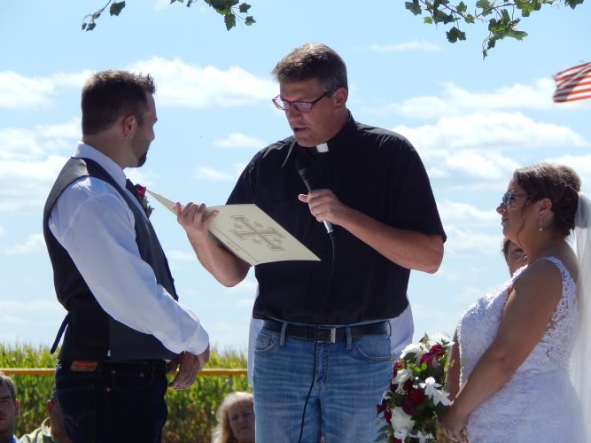 SE couple weds at Stark ballpark | News, Sports, Jobs - The Journal